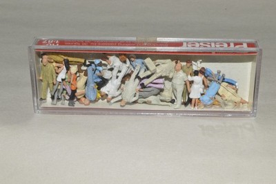 HO scale people figures set Preiser 14402 standing walking passers-by ...