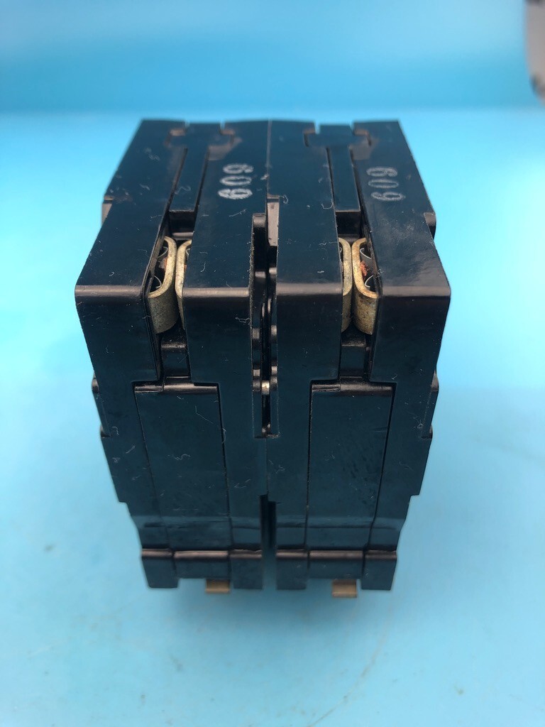 GE 30 Amp 4 Pole Type TR Circuit Breaker 240VAC 2 Pole Tandem Quad ...