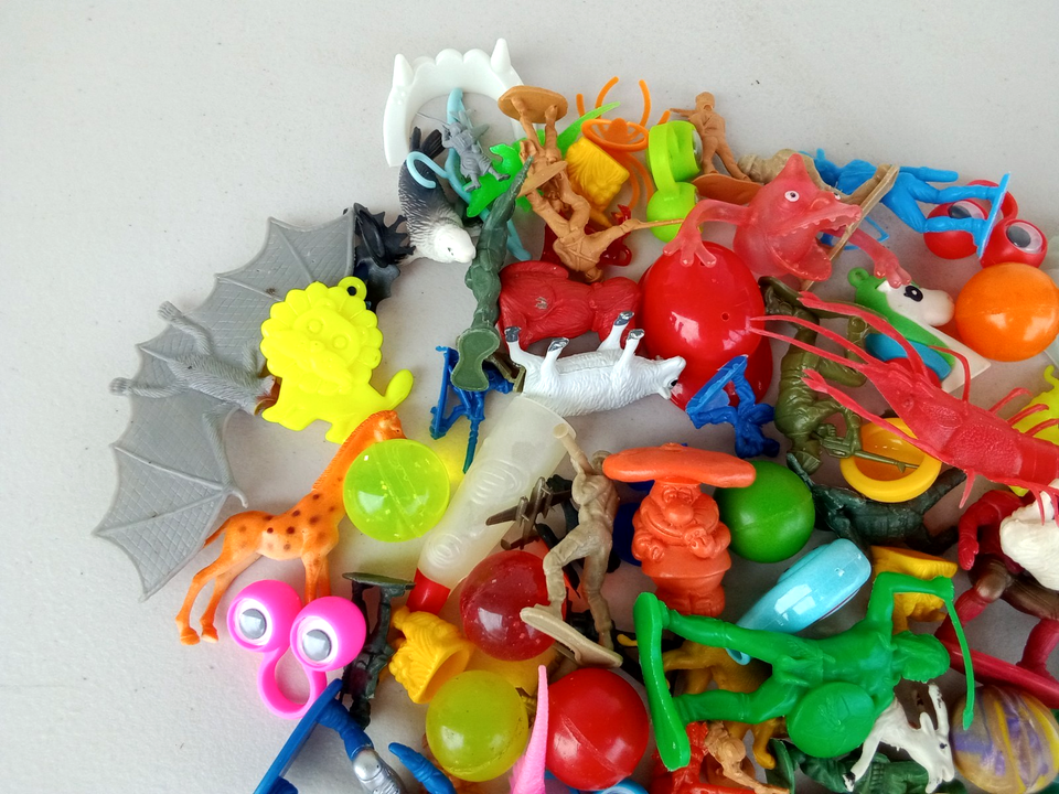 Assorted Vintage/Retro Vending Toys+Prizes+Novelties & More | eBay