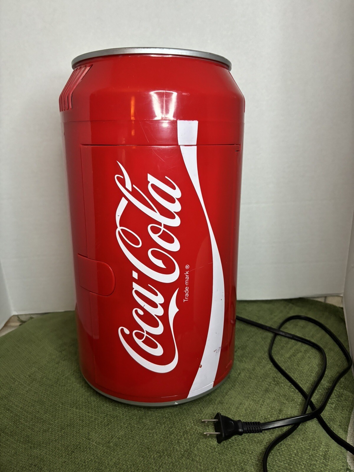 Koolatron Coca-Cola Portable 8 Can Thermoelectric Mini Fridge Beverage ...