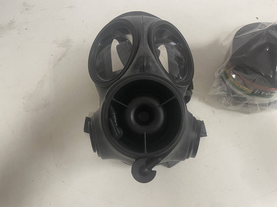 AVON S10 Gas Mask Respirator Size 2 With Haversack and NEW Sealed ...