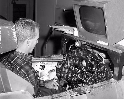 NASA TEST PILOT JOE WALKER IN THE X-15 SIMULATOR IN 1963 - 8X10 PHOTO ...