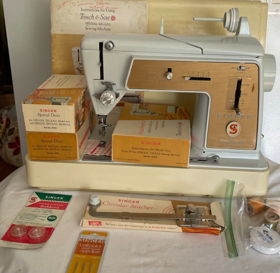 Singer Touch & Sew Model 603 Sewing Machine w/ Case, 20+ Discs ...