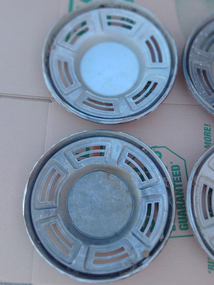 1970 70 Chevy Chevelle Malibu El Camino 14" Hubcaps wheel covers Hub ...