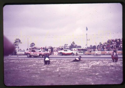 MICKEY THOMPSON vs. JOKERST BROS - 1972 Funny Cars - Vintage Drag Race ...