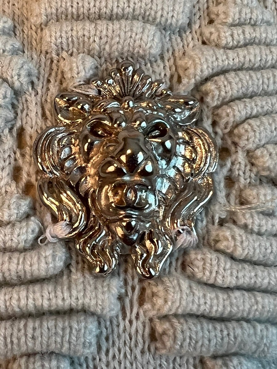 Chanel 17P Lion Head Pastel sea foam short sleeved cashmere Chanel 17P Lion Head Pastel sea foam short sleeved cashmere