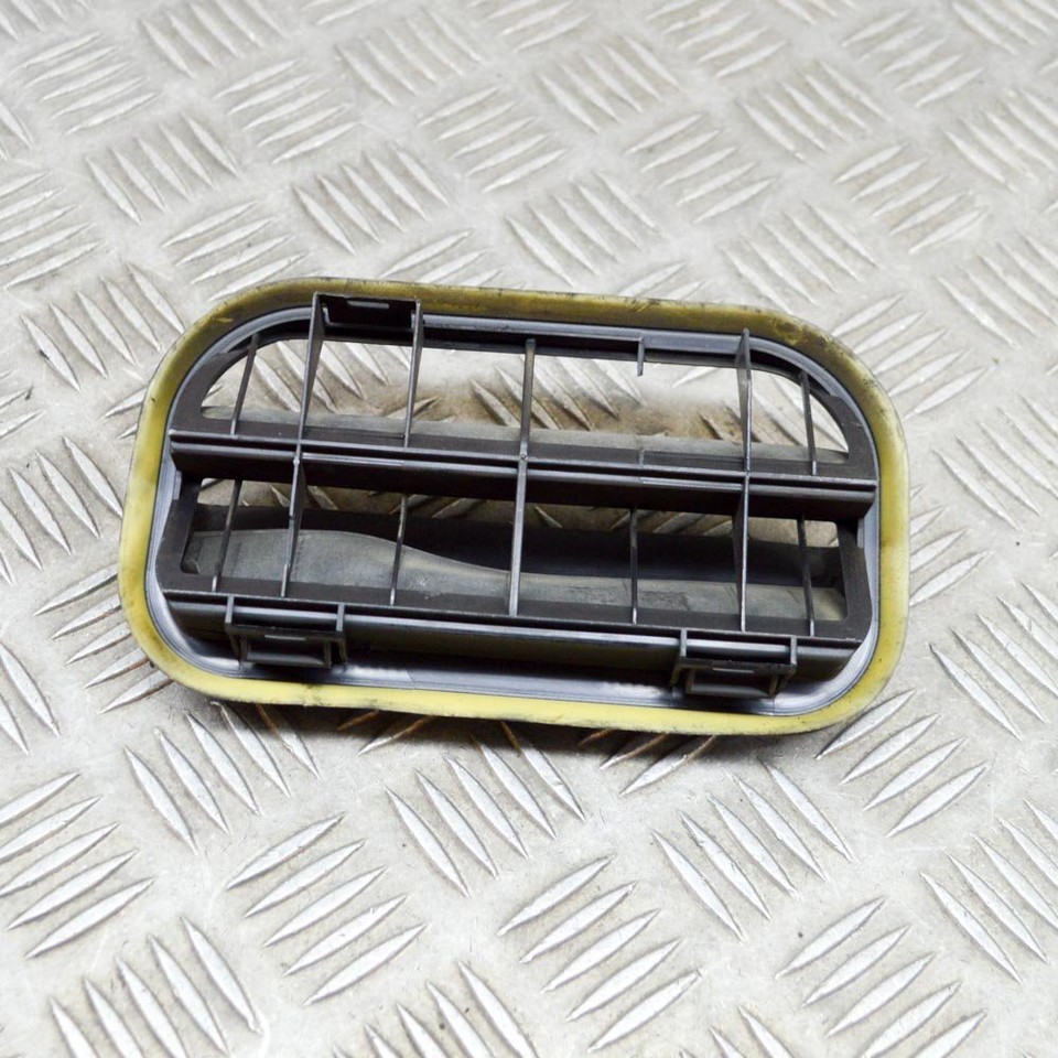 MB A W176 Griglia di ventilazione carrozzeria posteriore destra ...