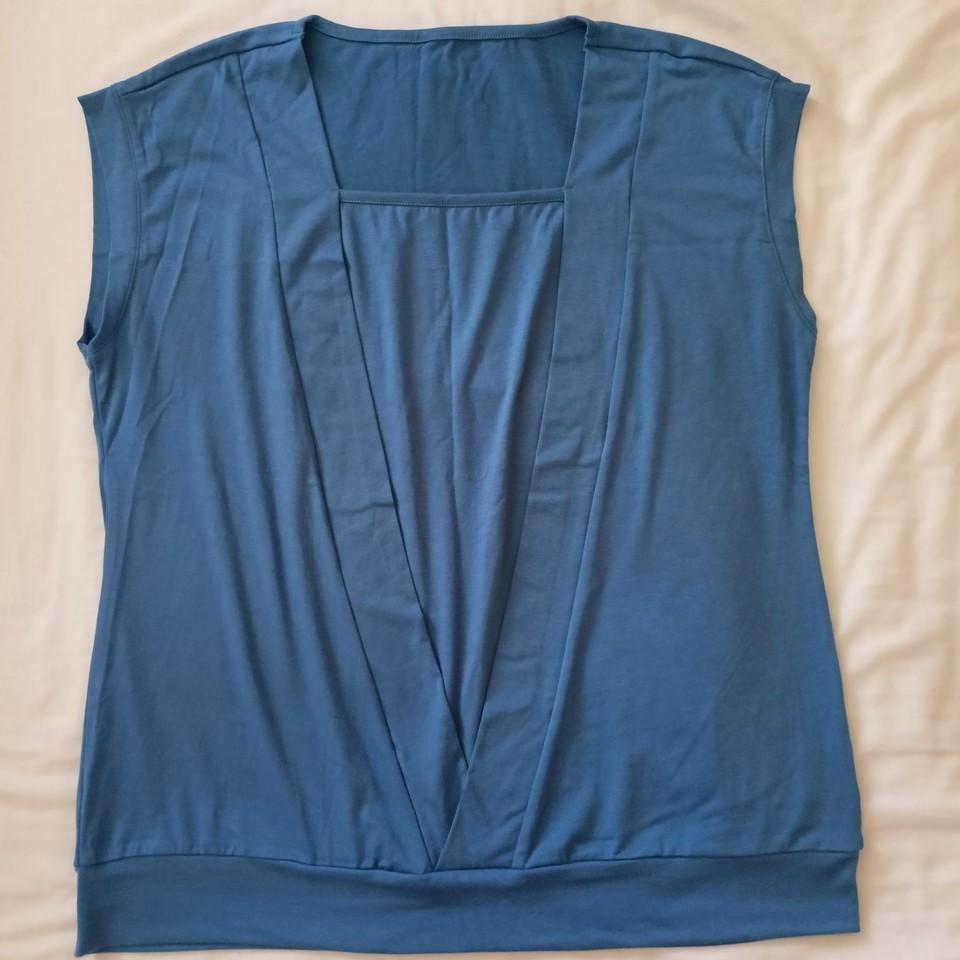 BNWT Ladies T-shirt Top Blouse, Fits Size 14-16, Blue, V Neck, Short ...