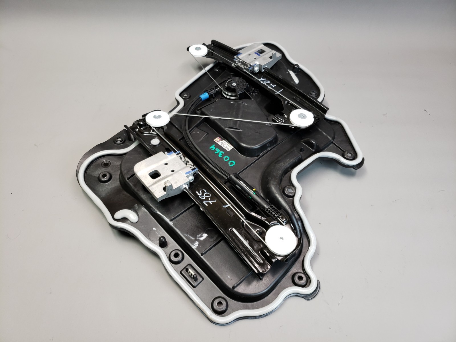 Tesla Model 3 Rear Left Driver Side Window Regulator Assembly 1096622 ...