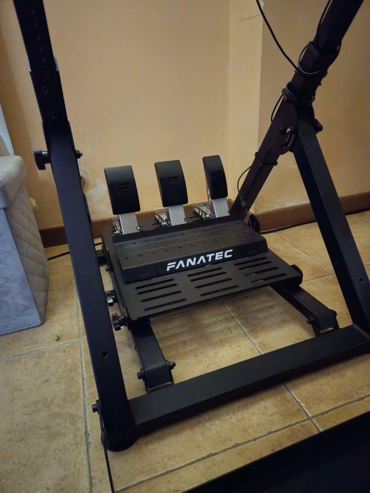 Fanatec Sim-Racing Setup (Completo). Stand, Pedali, Shifter & 5nm Wheel ...