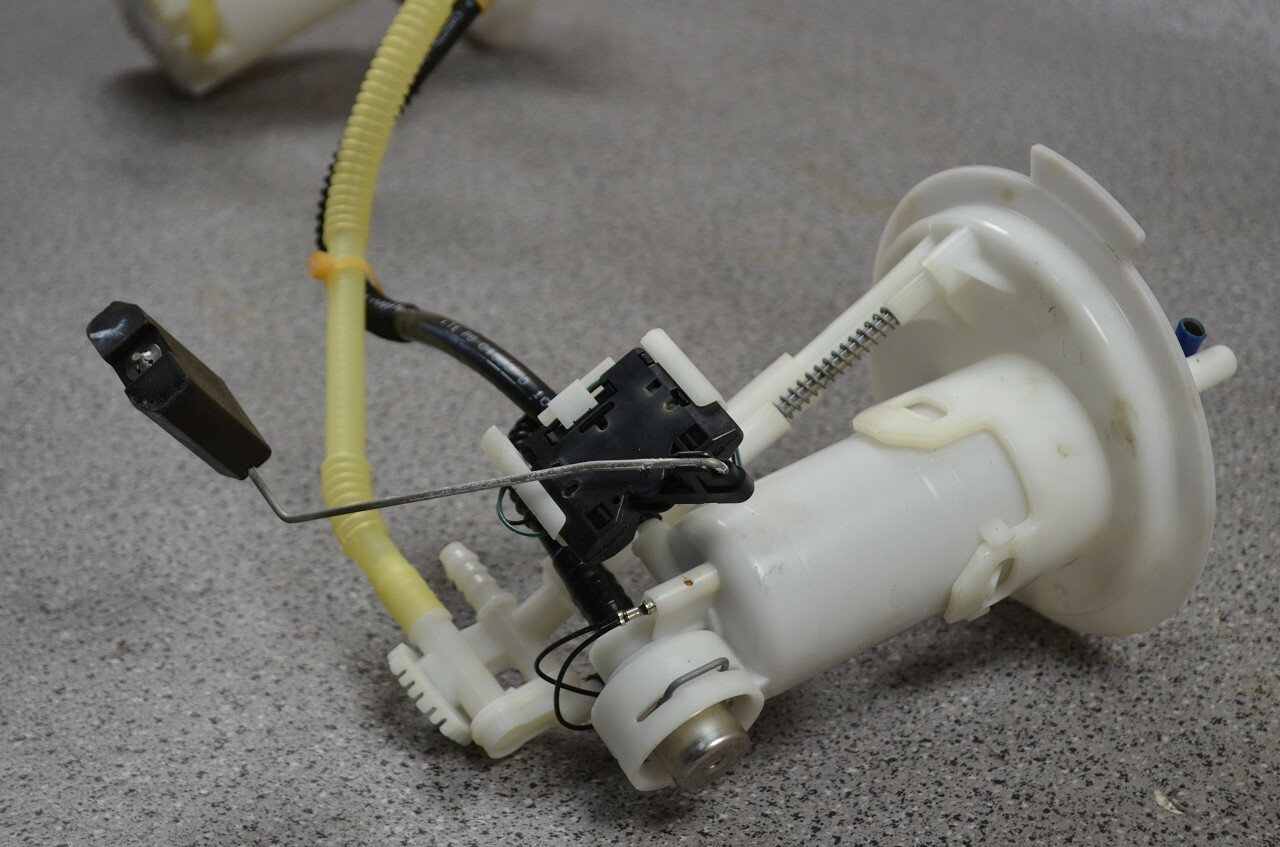 Mercedes Benz W204 180K Kraftstoffpumpe Tankgeber A2044700294 ...