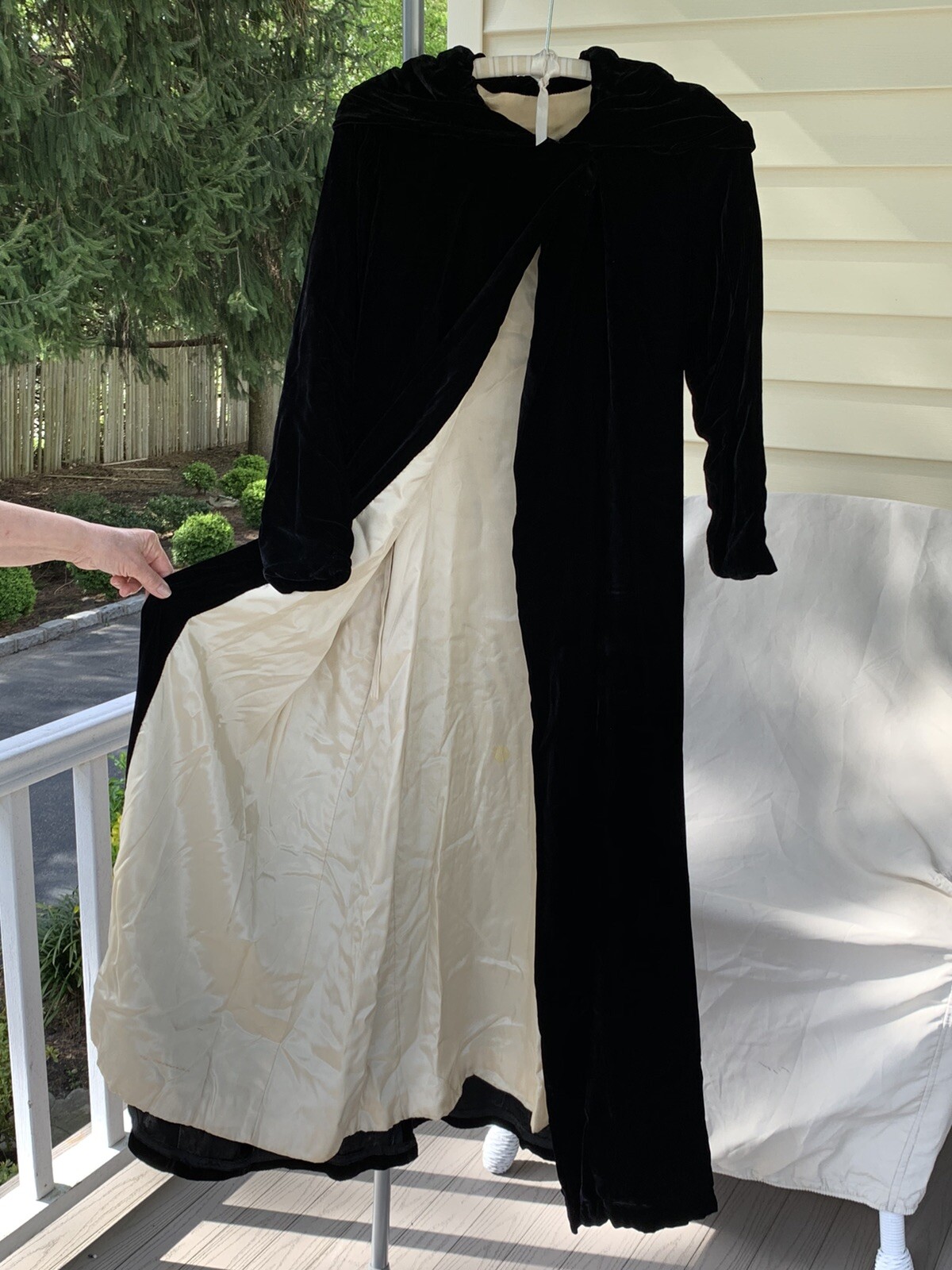 Rare Antique Black Velvet Cape Cloak Coat 1920's - Gem