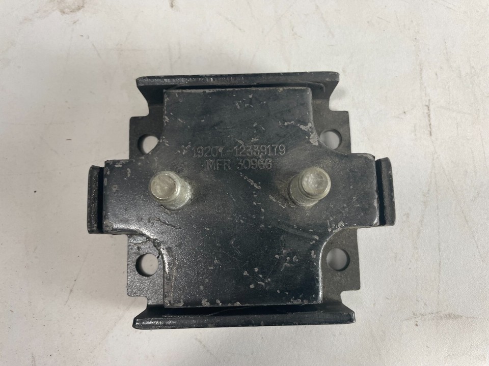 HMMWV 6.5L Turbo 6.6L Turbo (2) Motor Mounts 12339179 HUMVEE HUMMER H1 ...
