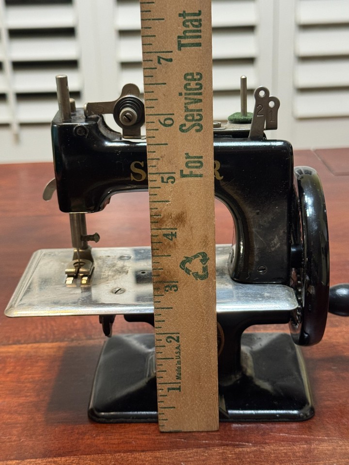 Vintage Miniature Singer Sewing Machine STSM Model 4 Early 1950’s With ...