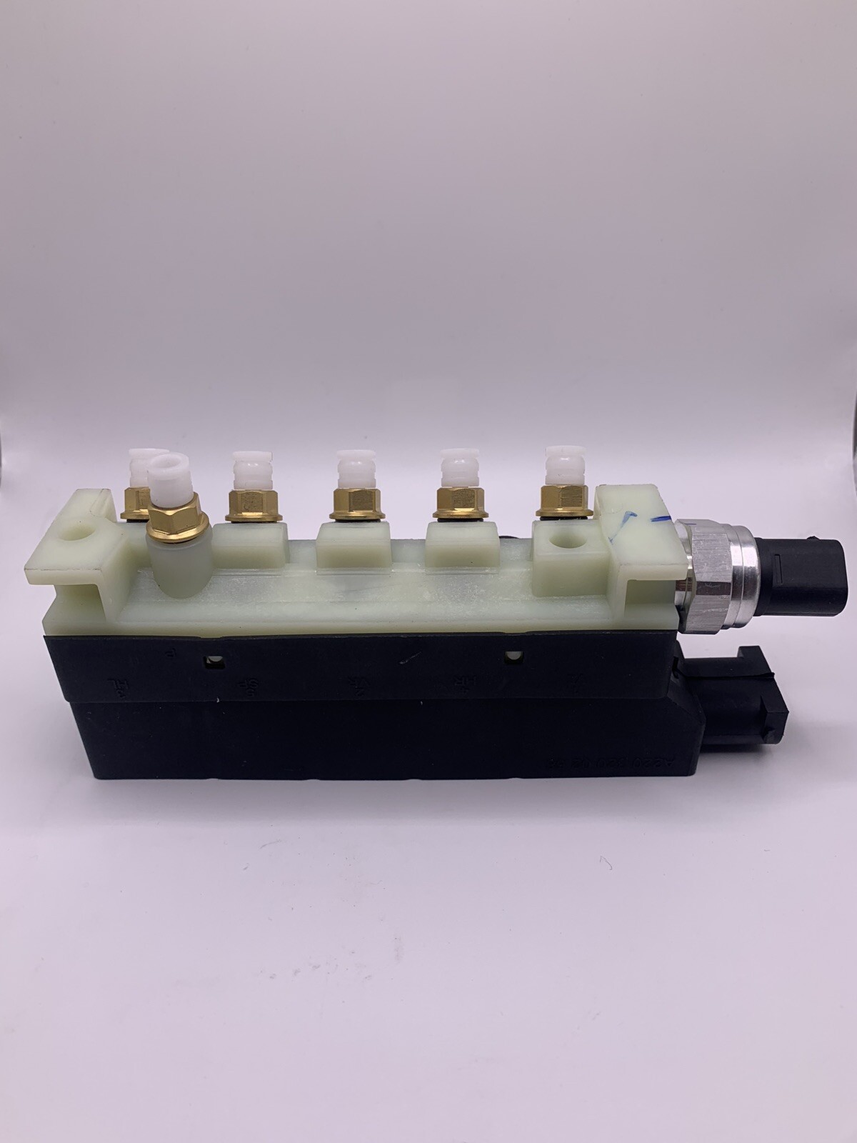 Replacement Compressor Air Suspension Valve Block for MB 2203200258 ...