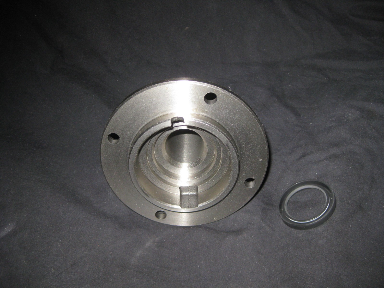 FRONT BEARING RETAINER & SEAL- CHEVY S10 - ALL - T5 WC | eBay Australia