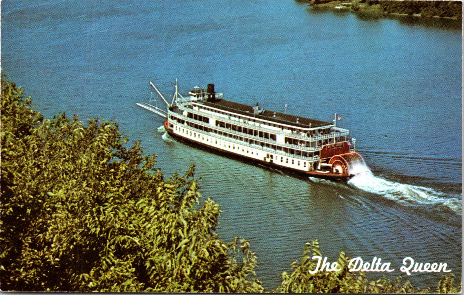 The Delta Queen Stern Wheeler Paddle Boat on the Mississippi River ...