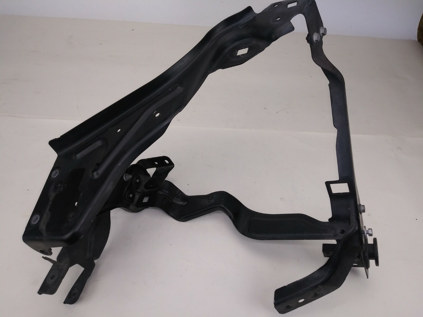 Mercedes-Benz C Class W204 Headlight Left Frame Support Bracket Mount ...