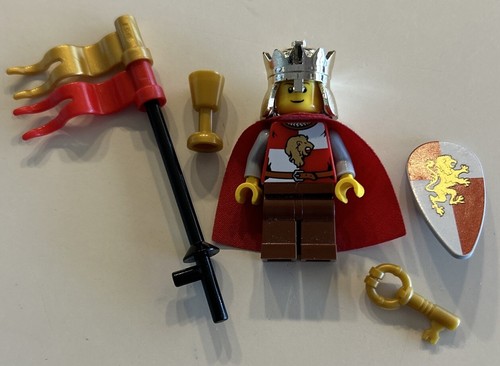LEGO Minifigure Castle Kingdoms Lion King Quarters + Cape & Shield ...