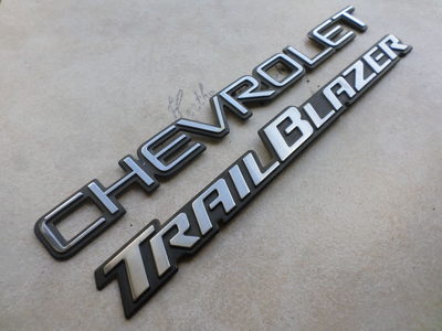 99-04 Chevrolet Trailblazer Tailgate 15185682 Logo 15998983 Emblems ...