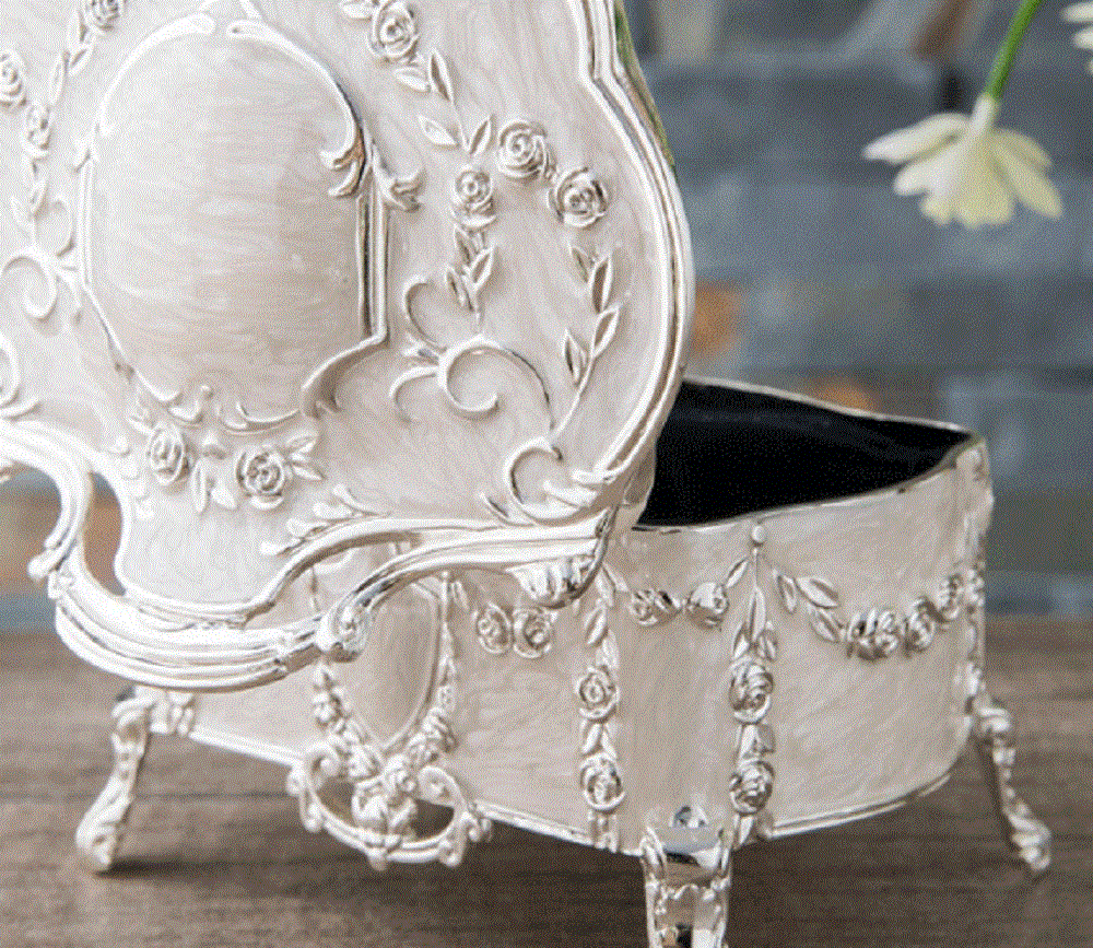 WHITE TIN ALLOY VINTAGE MUSIC BOX : ♫ HUMORESQUE ♫ | eBay