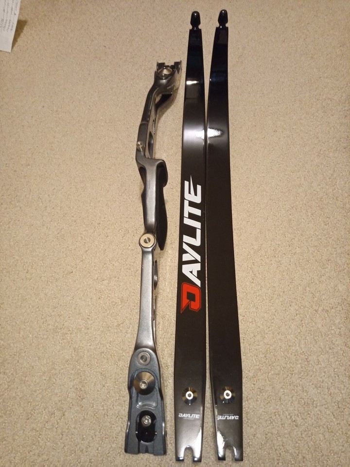 Akusta 25" Riser And Daylite Medium Olympic Archery Bow With String- RH ...