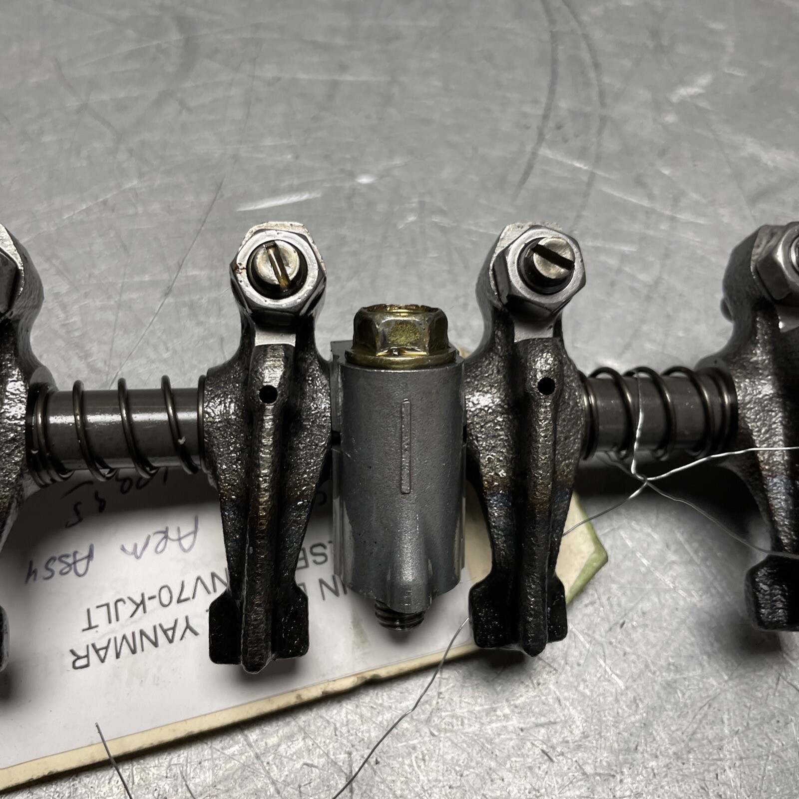 OEM GOOD USED JOHN DEERE YANMAR DIESEL 3TNV70-KJLT ROCKER ARM ASSEMBLY ...