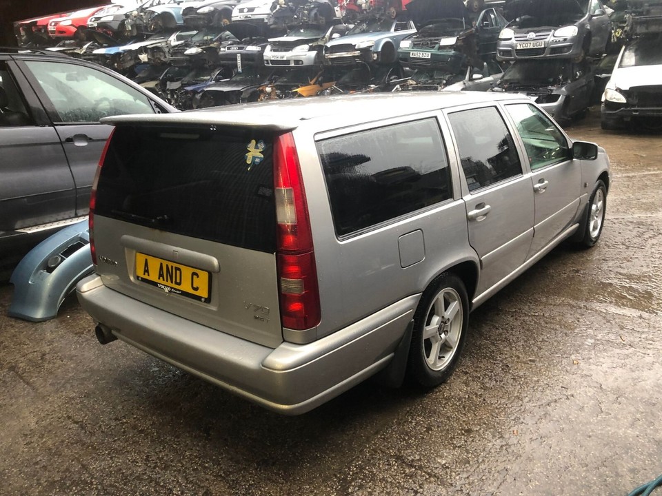 VOLVO V70 MK1 1996-2000 DRIVERS REAR OSR DOOR IN SILVER SAND * BREAKING ...