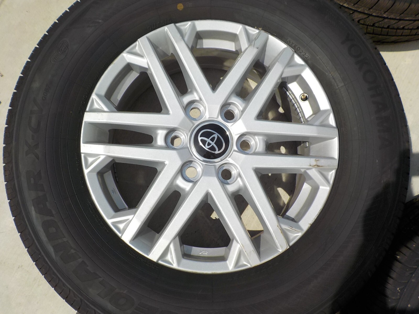 2022 Toyota Tundra 18x7.5" factory wheels 6x5.5 with 265/70R18 Yokohama ...