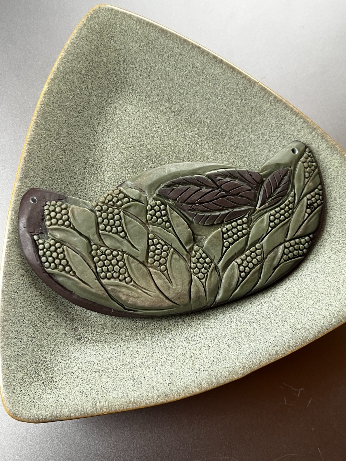 Nicely Carved Ex-Large Green Lily of the Valley & Black Leaves Curved ...