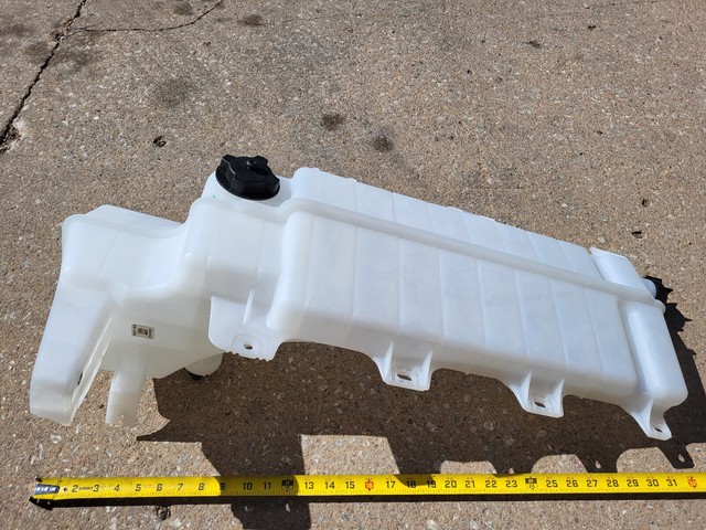 22061290 Volvo Mack YC92 Surge Tank / Reservoir Includes Level Sensor ...