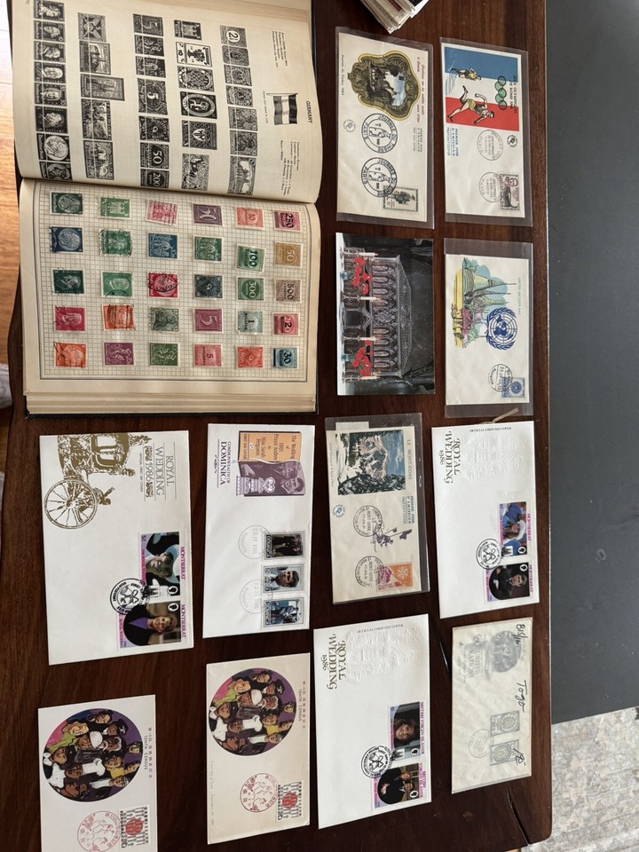 12.6 POUNDSLarge Flat-rate Priority Box of stamps 1000's Worldwide MIX ...