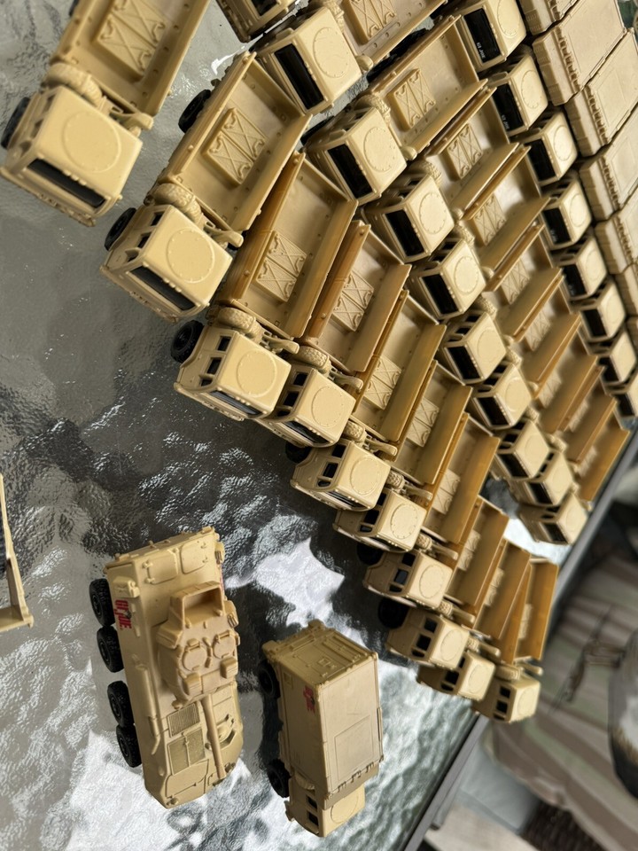 33 PCs maisto 5 ton 6x6 military truck 2.5 4x4 GI Joe Wargaming Unit ...