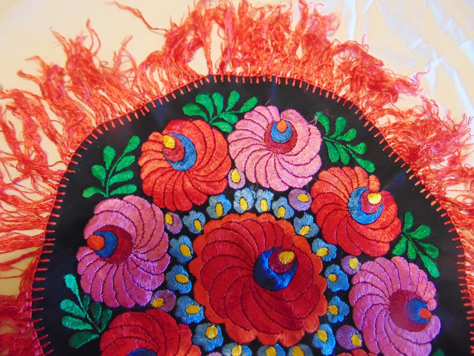 HUNGARIAN Vintage HANDEMBROIDERED ROUND TABLECLOTH w. MATYO Pattern 13 ...