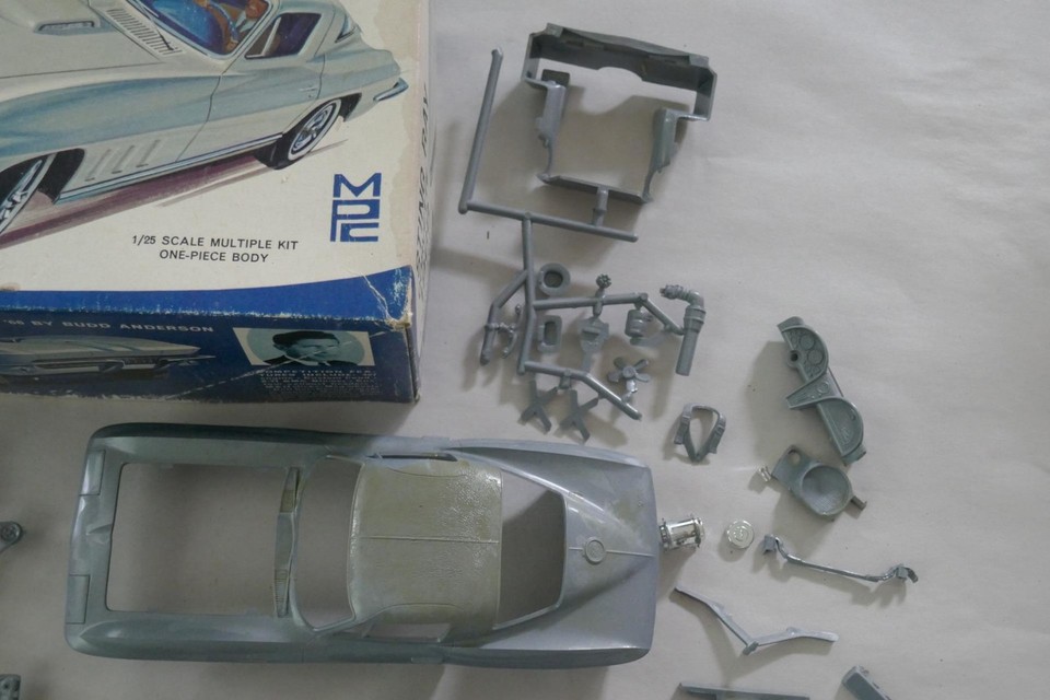 Vintage Car Model Kit 1966 Corvette Sting Ray 1/25 Scale MPC | eBay