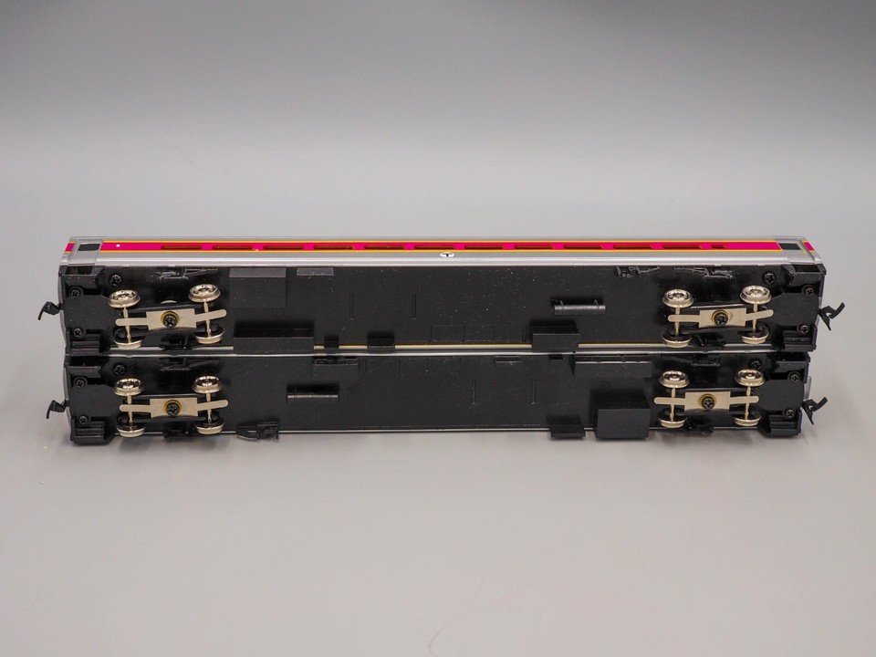 Walthers #932-6073 HO/1:87 MBTA 85' Horizon Commuter Coach (2-Models ...