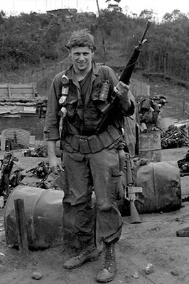 Vietnam 1970 - Recon RTO Saddled-Up With His Gear Americal Division Chu ...