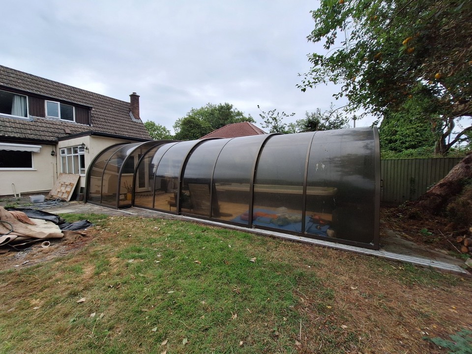 4 Section Retractable Sliding Pool Shelter 9 X 5m - Price Shown For 1 ...