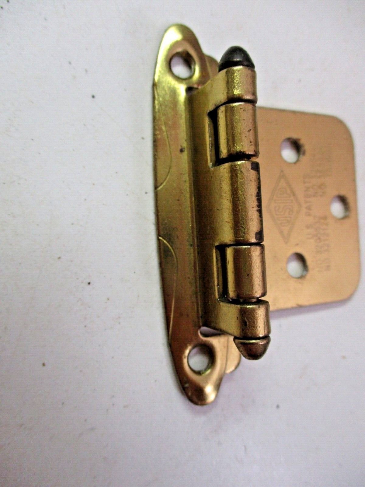 USIP Taiwan Cabinet Door Hinge 1 Bright Brass Self Close Variable O'lay ...
