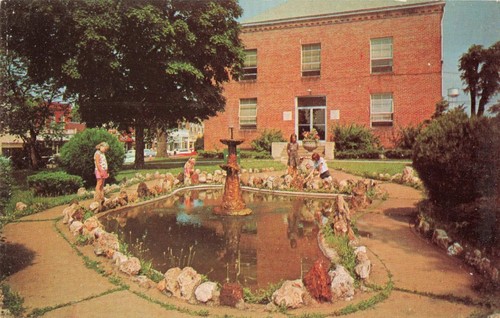 Benton County Court House & Rock Garden Pool - Warsaw Missouri MO ...