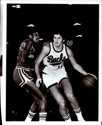 Vintage Press Photo Basketball NBA 1970s Milwaukee Bucks Kevin Restani ...