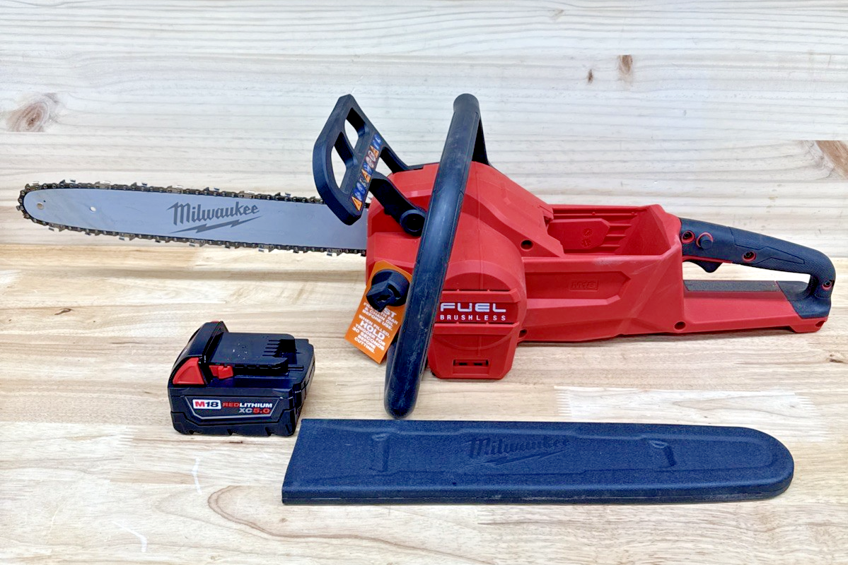 Milwaukee 2727-20 M18 FUEL 16" Chainsaw w/ 5.0 Ah Battery - No Charger ...