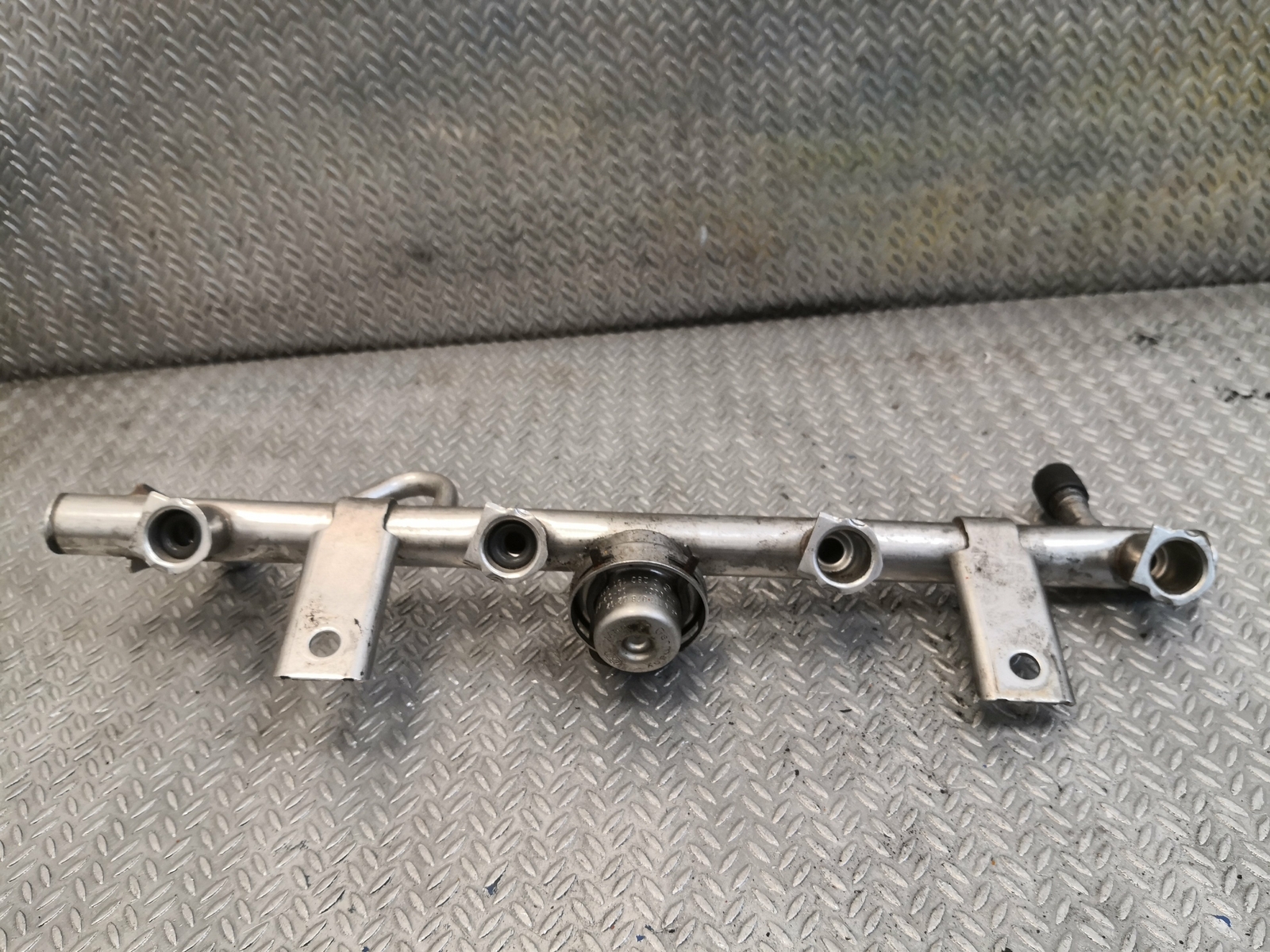 MERCEDES BENZ CLK W209 200 Kompressor Fuel Rail 1110780292 1.8 Petrol ...