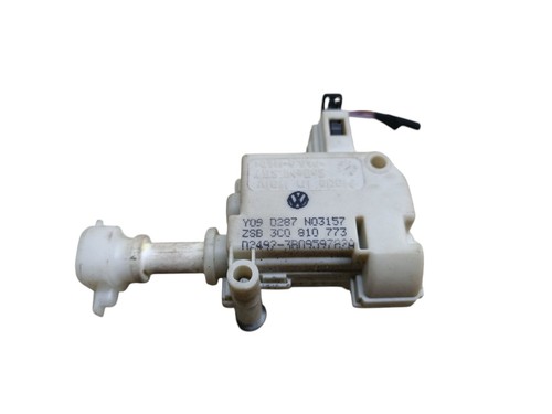 VW PASSAT Variant B6 3C5 3C0810773 Fuel Tank Cap Lock Motor 1.40 ...