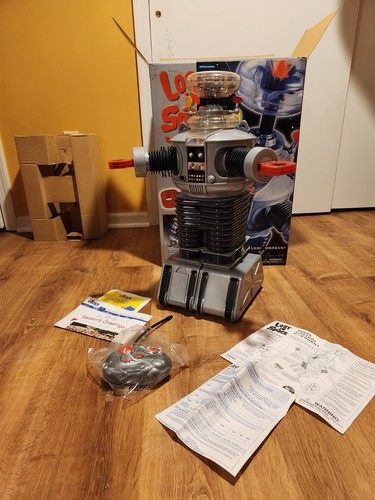 1998 TRENDMASTERS LOST IN SPACE 24” REMOTE CONTROL B-9 ROBOT - Near mint | eBay
