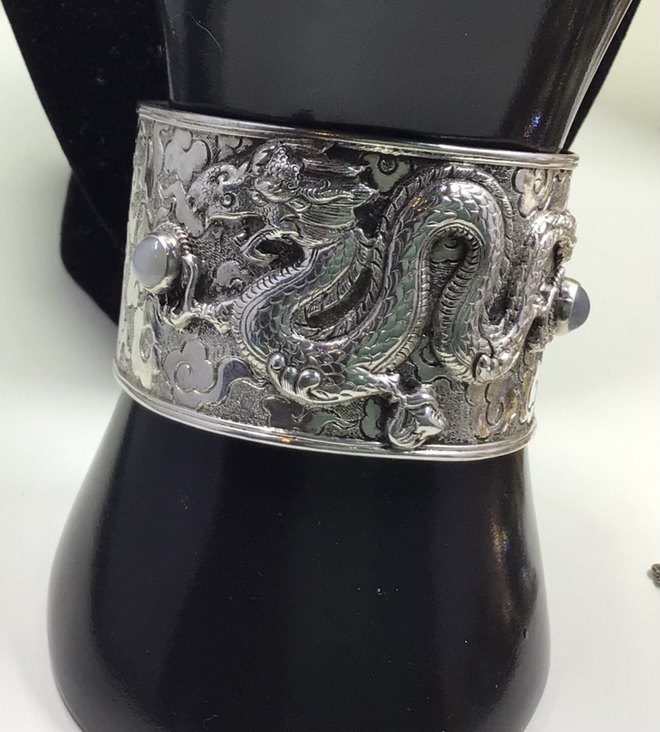 Antique Sterling Silver Chinese Dragon Wide Cuff Brac… - Gem