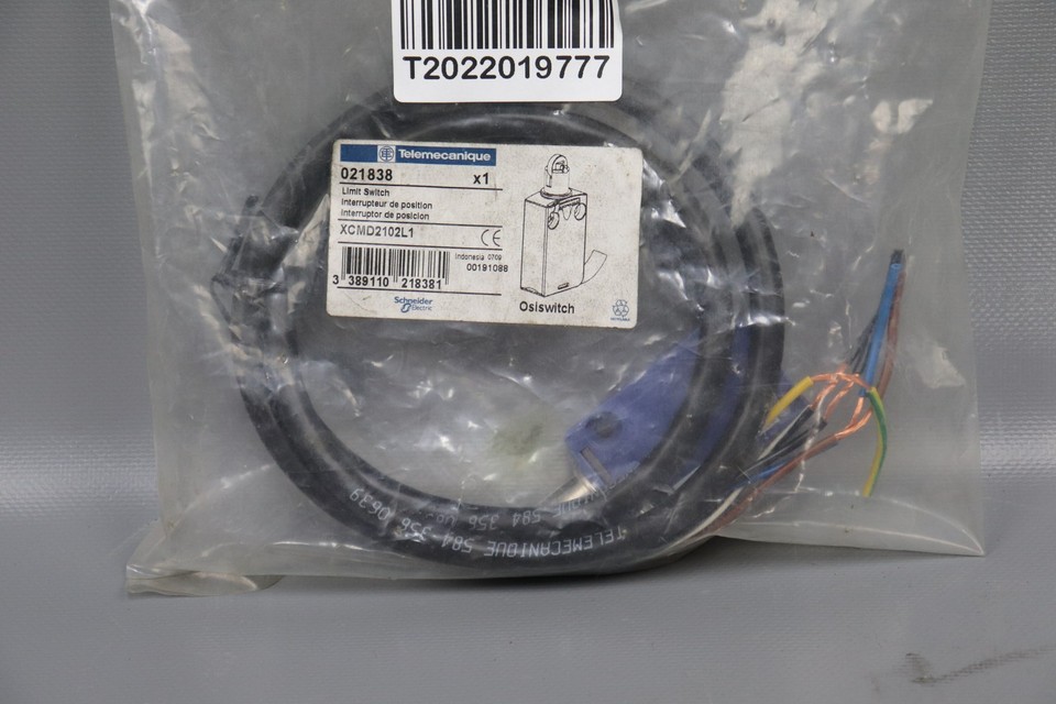 Telemecanique XCMD2102L1 Limit Switch Roller Plunger 021838 ZCMD21 ...