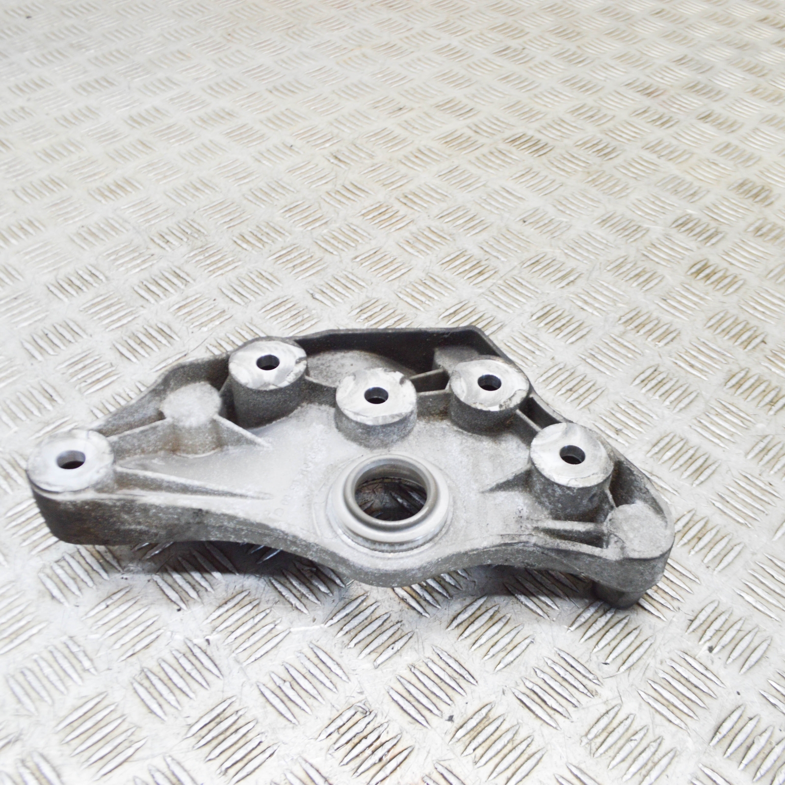 MERCEDES-BENZ C W205 C250 Ölwannenhalterung A6420140500 2.1 Diesel 150 ...