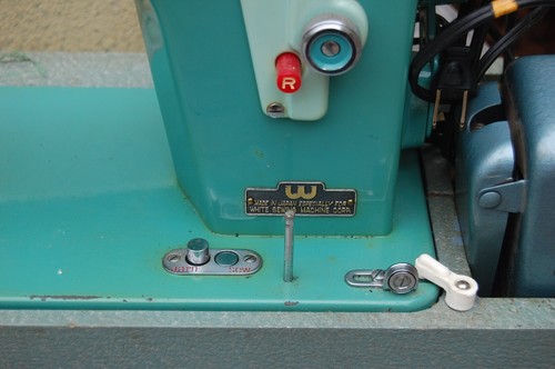 VINTAGE WHITE MODEL 671 SEWING MACHINE | eBay