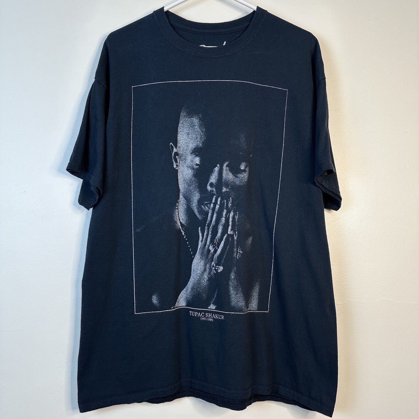 Bravado 2PAC Tupac Shakur Praying Hands Black Short S… - Gem